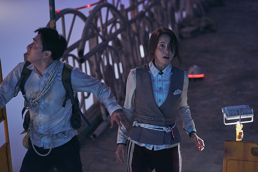 EXIT (2019) ☆☆☆(3/4): They must find a way out… | Seongyong's Private Place