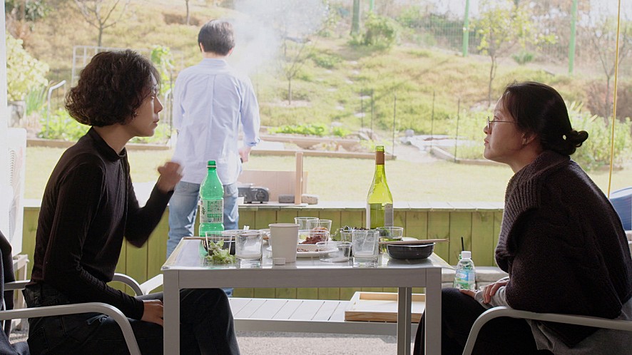 The Woman Who Ran (2020) ☆☆☆(3/4): A three-act female comedy by Hong ...